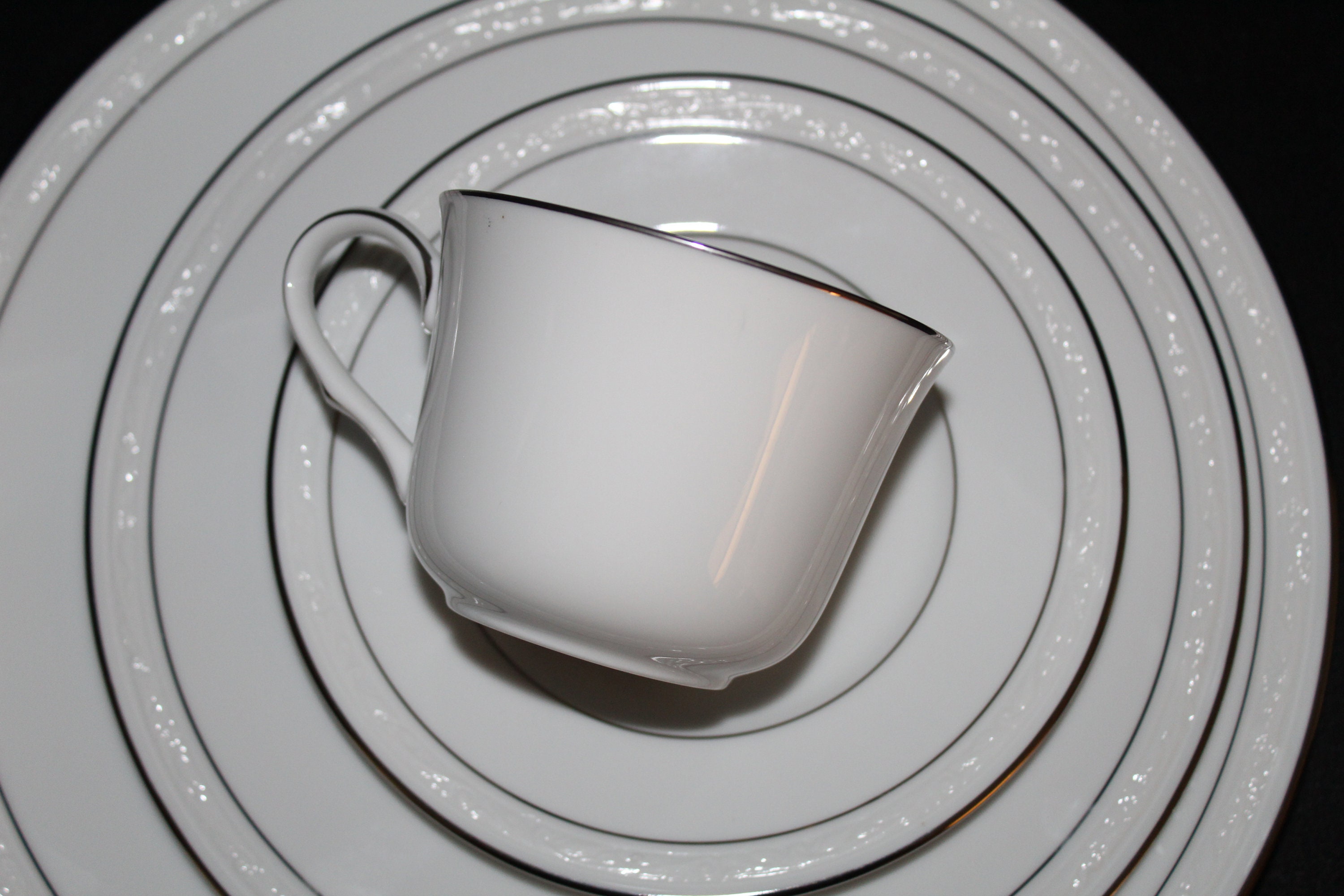 Beautiful Noritake White Scapes Stoneleigh Pattern Fine Bone China Set ...