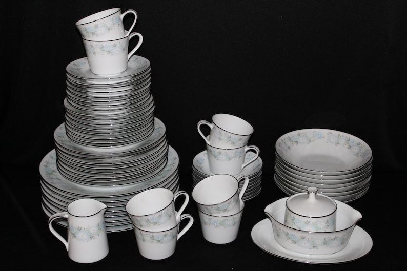 Beautiful Noritake Blue Charm Fine China Set for 8 - 5 Items per Place ...