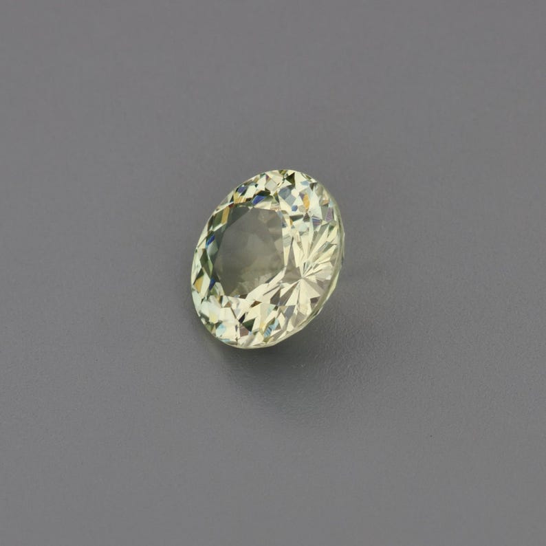 0.92ct Natural Heat Only Sapphire Multi-color / Yellow-green / Blue ...