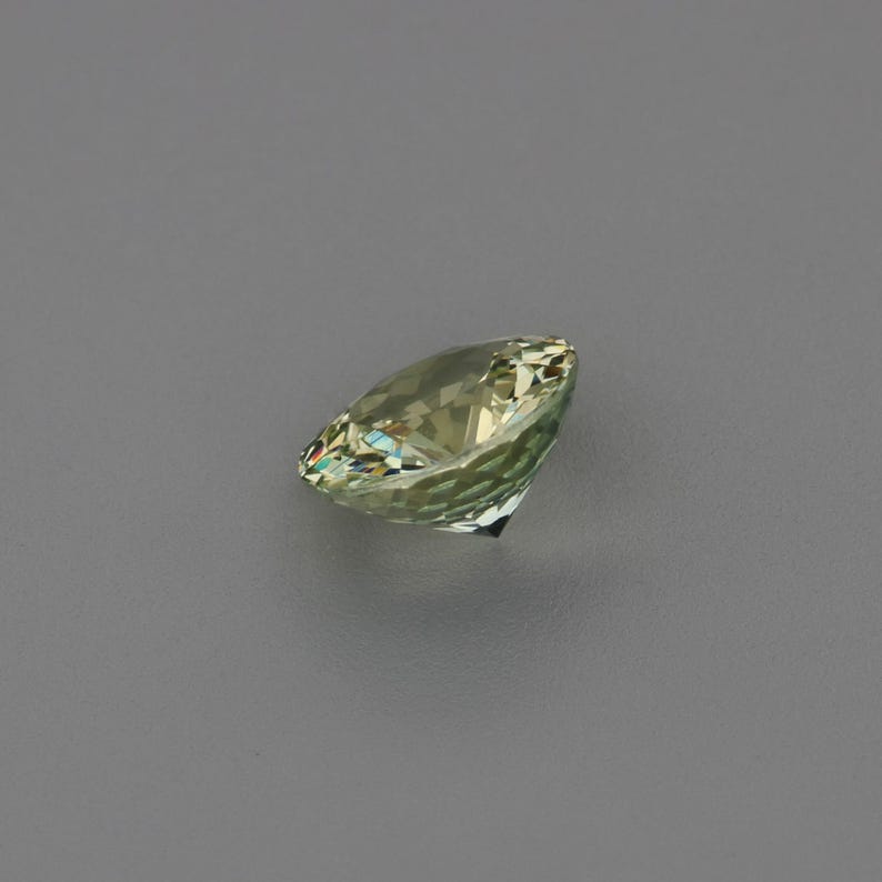 0.92ct Natural Heat Only Sapphire Multi-color / Yellow-green / Blue ...