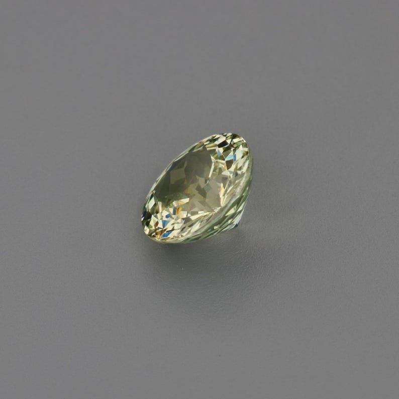 0.92ct Natural Heat Only Sapphire Multi-color / Yellow-green / Blue ...
