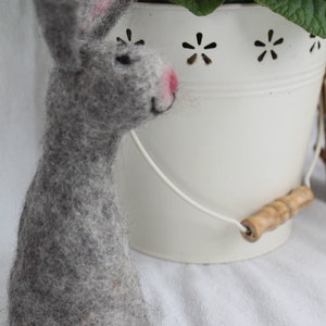 Der +Gute Laune Hase+ handgefilzte Osterdeko Hasen Mats+ Mia, Hans+ ...