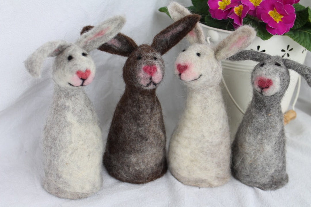 Der +Gute Laune Hase+ handgefilzte Osterdeko Hasen Mats+ Mia, Hans+ ...