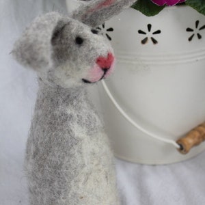 Der +Gute Laune Hase+ handgefilzte Osterdeko Hasen Mats+ Mia, Hans+ ...