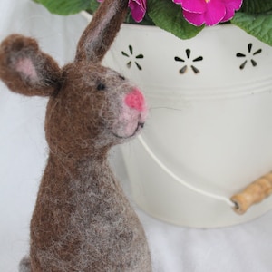 Der +Gute Laune Hase+ handgefilzte Osterdeko Hasen Mats+ Mia, Hans+ ...