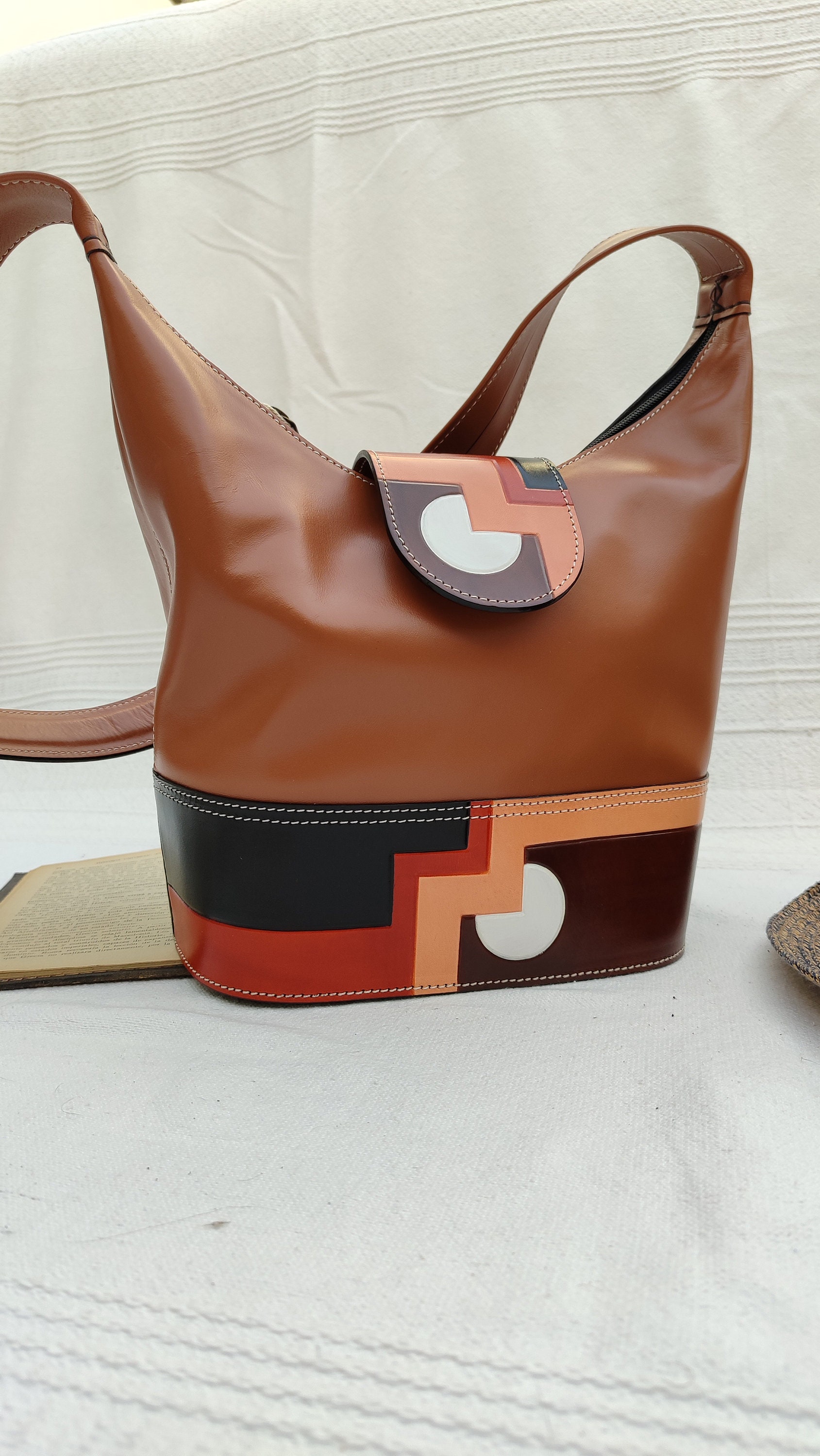 Zipper Leather Bucket Bag for Formal Work Outfit, Modern Beige Leather ...