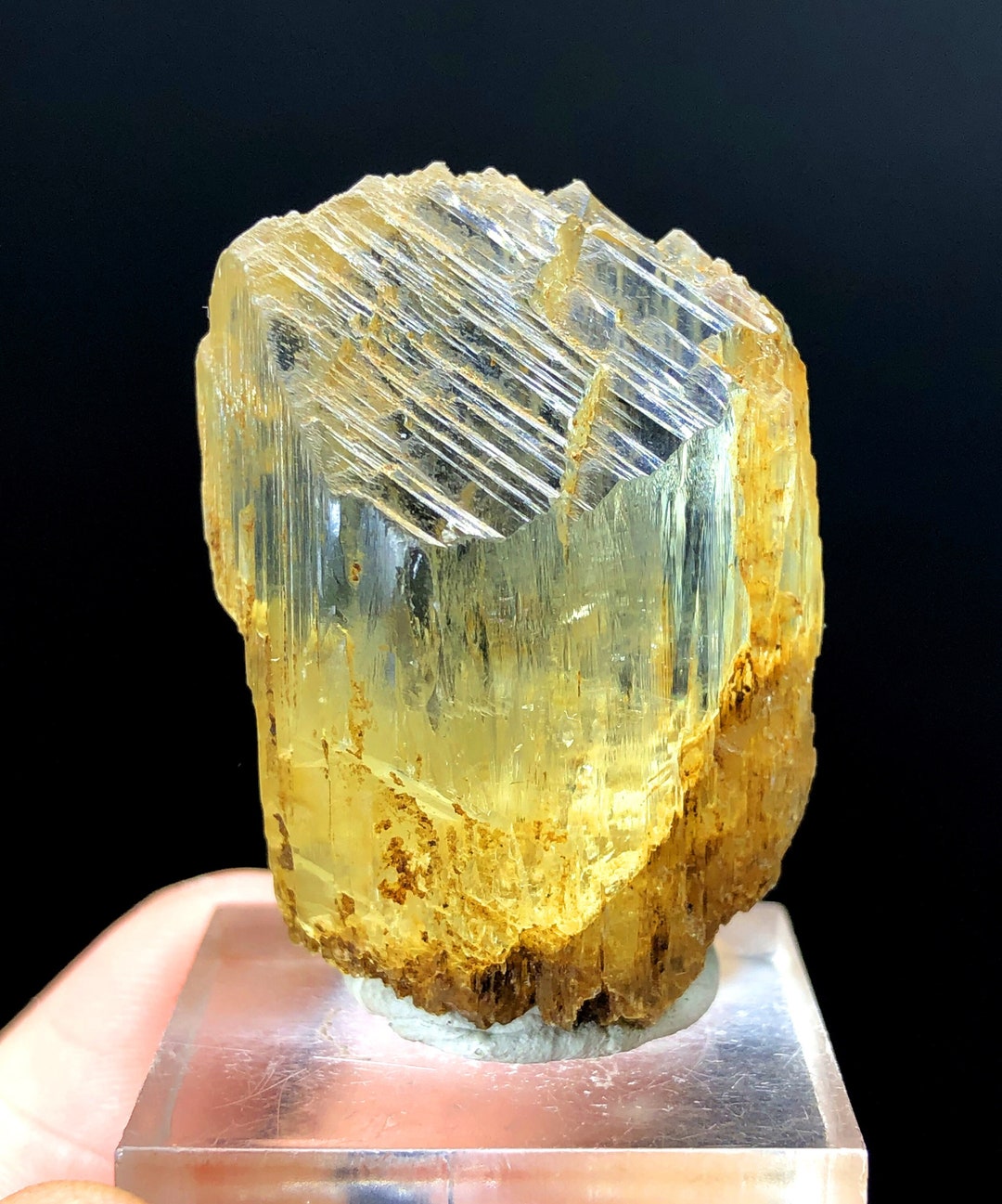 Natural Yellow Triphane Kunzite With Complex Mountain Shape ...