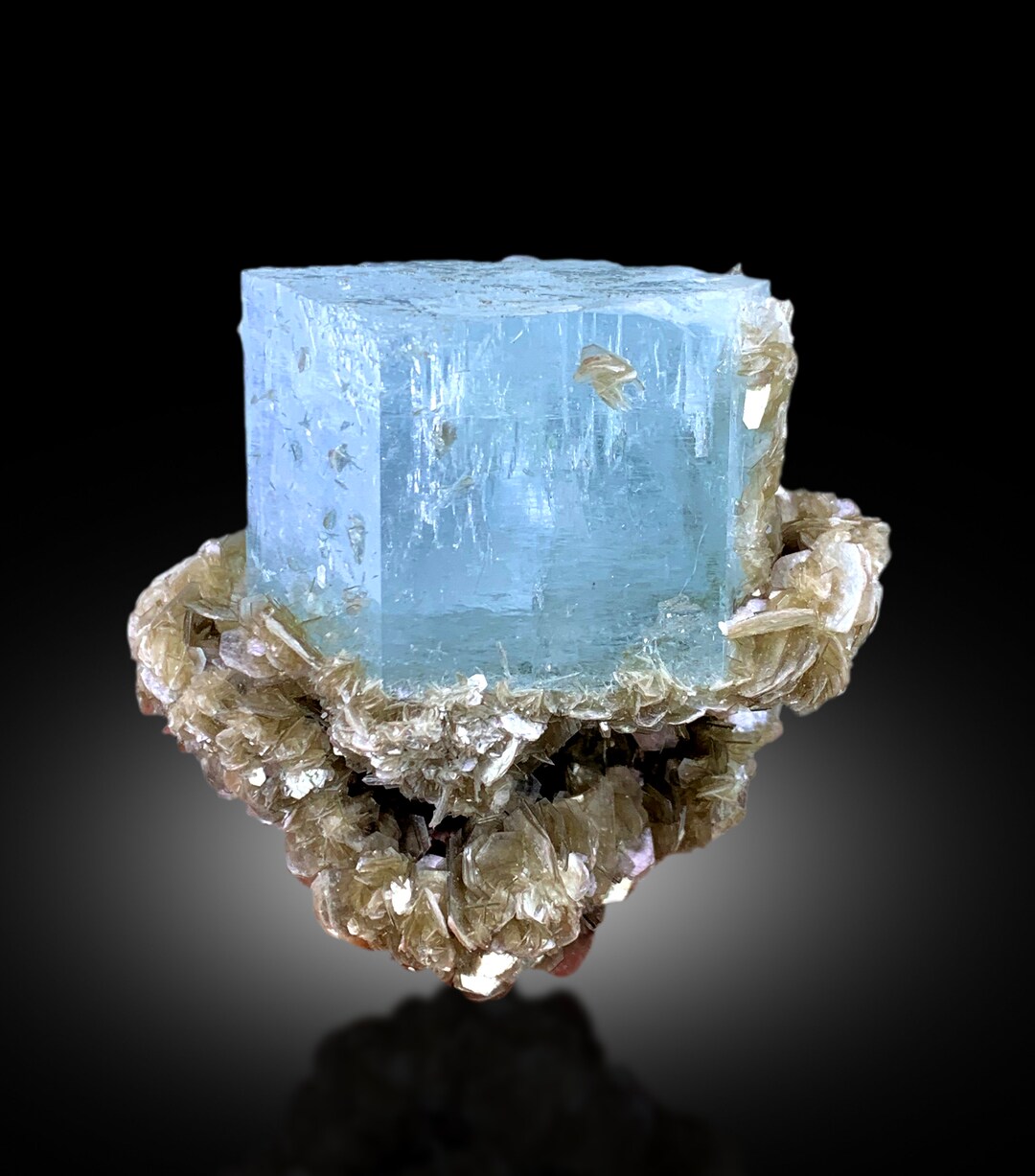 Natural Blue Color Aquamarine Crystals With Star Mica, Aquamarine ...