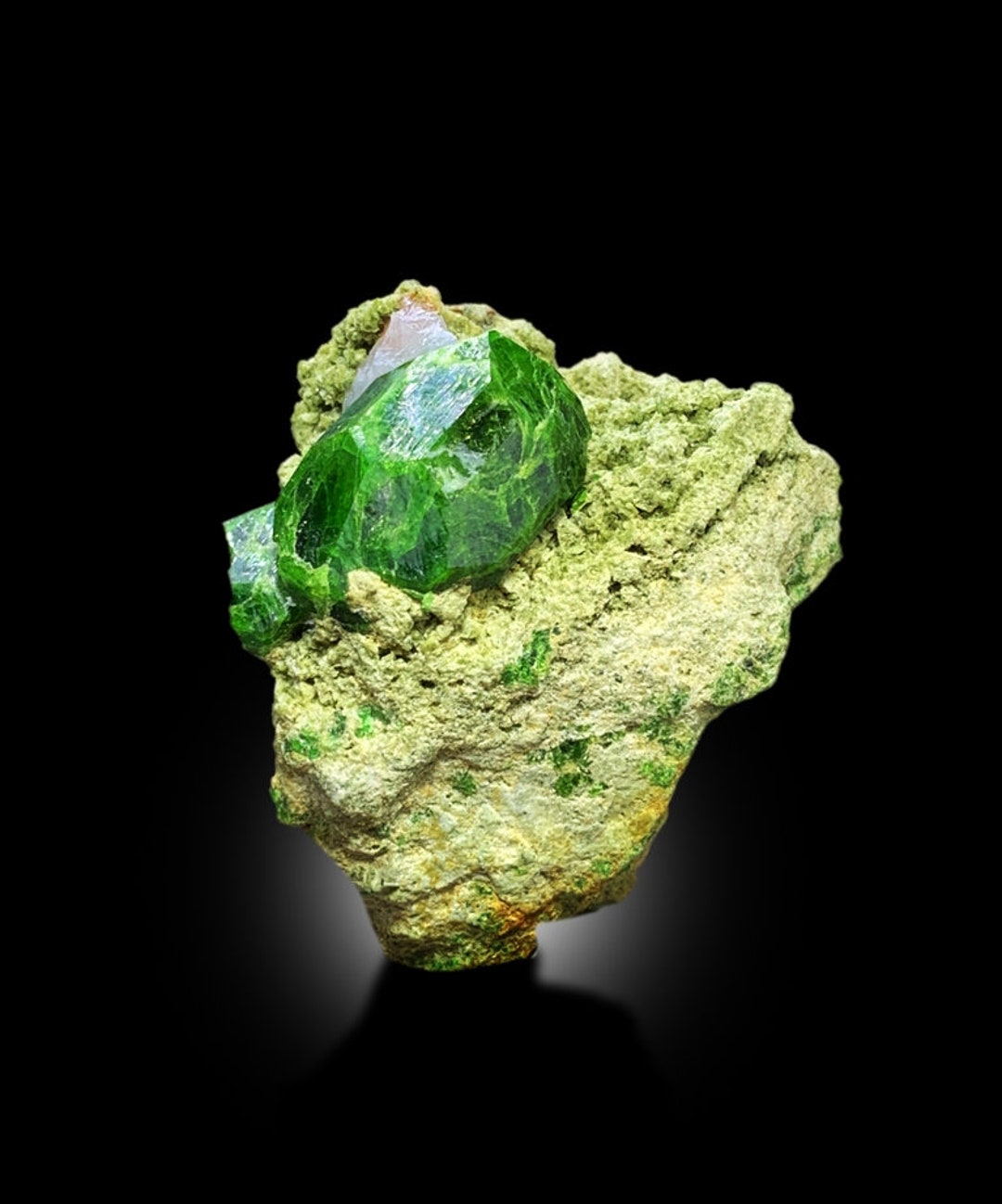 Demantoid Garnet, Green Garnet, Garnet Crystals, Demantoid Garnet ...