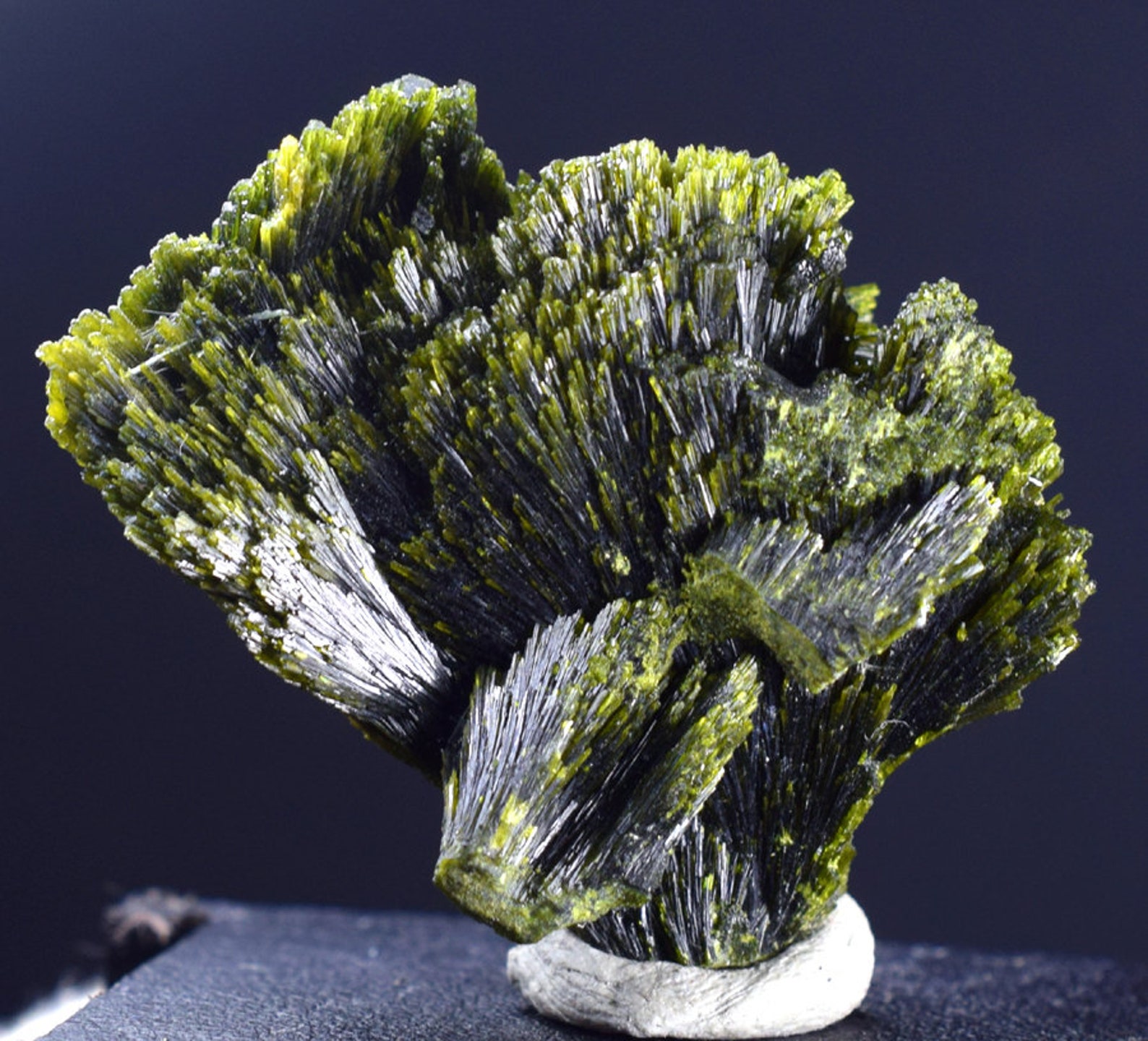 Epidot Tree Epidot Crystals Epidot Specimen From Pakistan - Etsy