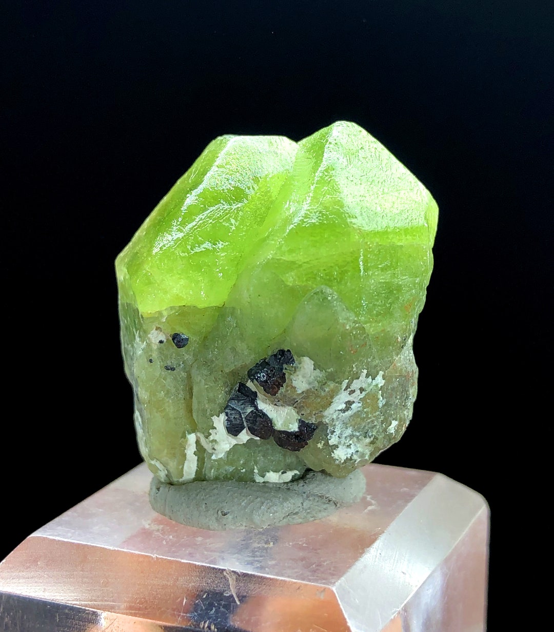 Natural Lush Green Peridot With Magnetite, Peridot Stone, Mineral ...