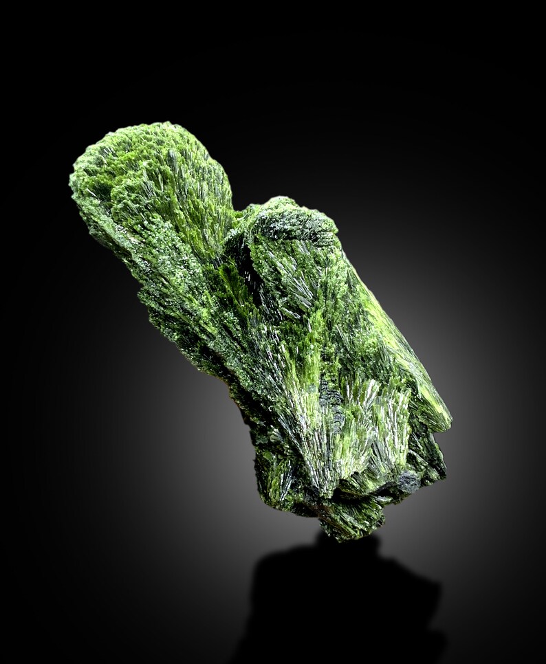 Natural Green Color Epidote Crystals Cluster, Epidote Specimen, Epidote ...