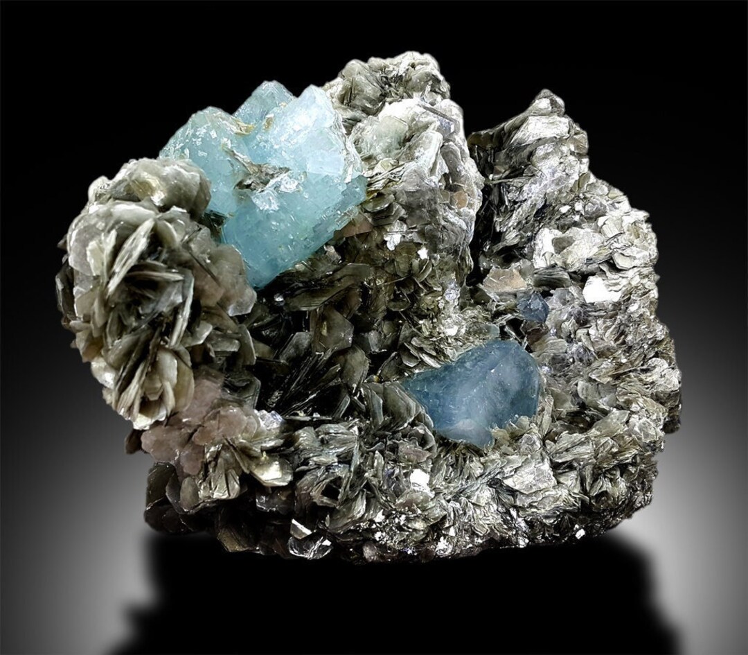 Natürliche Aquamarin Kristalle mit Muskovit Glimmer, Aquamarin Specimen ...