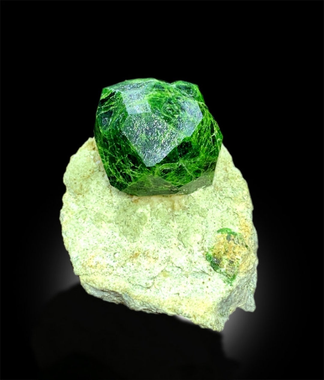Demantoid Garnet, Green Garnet, Garnet Crystals, Demantoid Garnet ...
