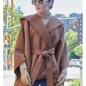 Misses' Tie Front Capes and Belt With Hood - Mccall's Very Easy Sewing ...