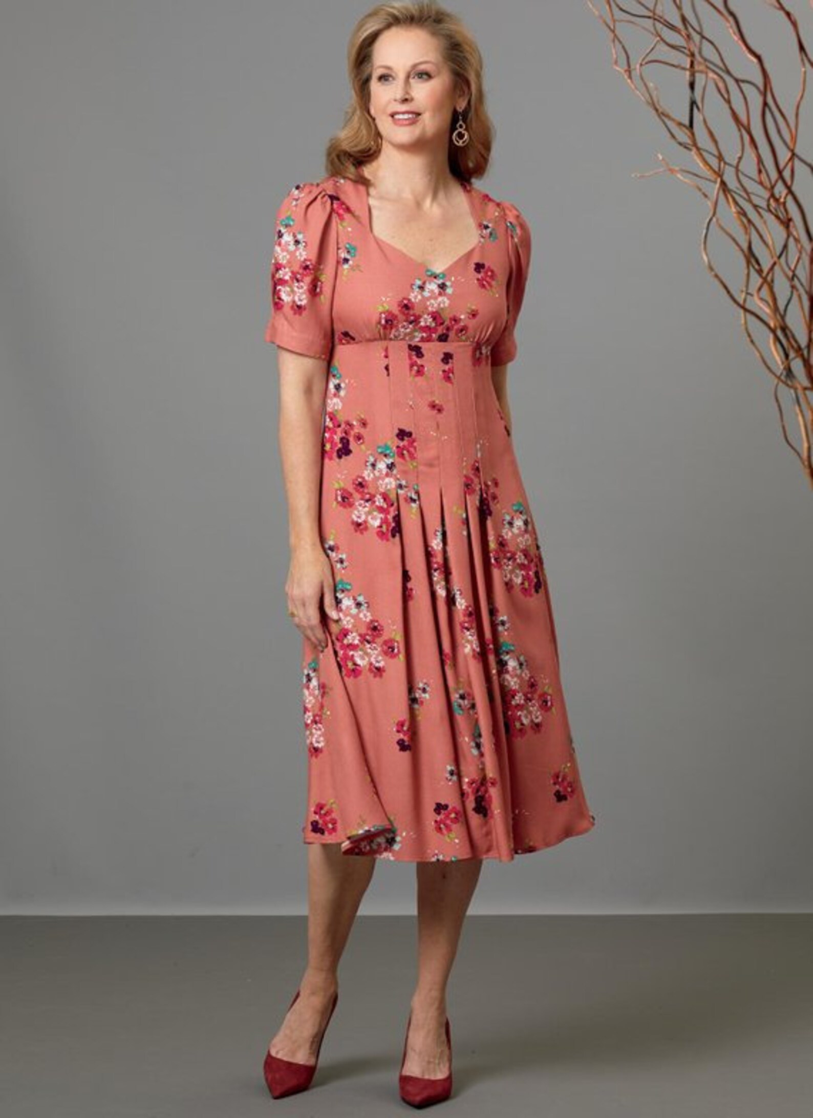 Misses' Dress in 3 Lengths, Sweetheart Neckline, With Pleat Release ...