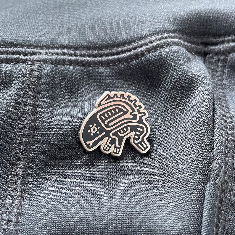 Xenomorph Enamel Pin Alien Spirit Animal Monster Lapel Pin - Etsy