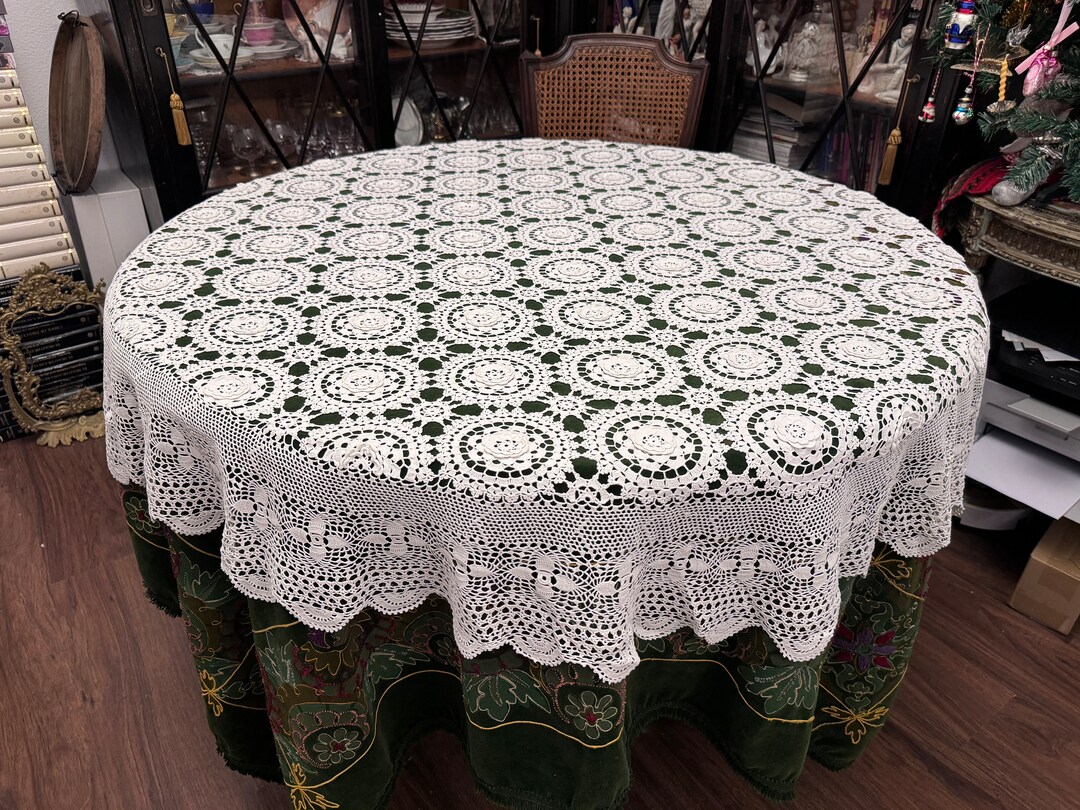 Vintage Handmade Crocheted Lace Tablecloth for a Round Table. Crocheted ...