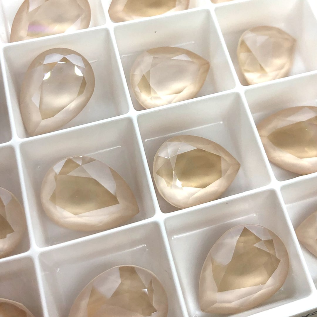2pc Crystal Ivory Cream 18x13mm Swarovski Crystal Pears / Article ...