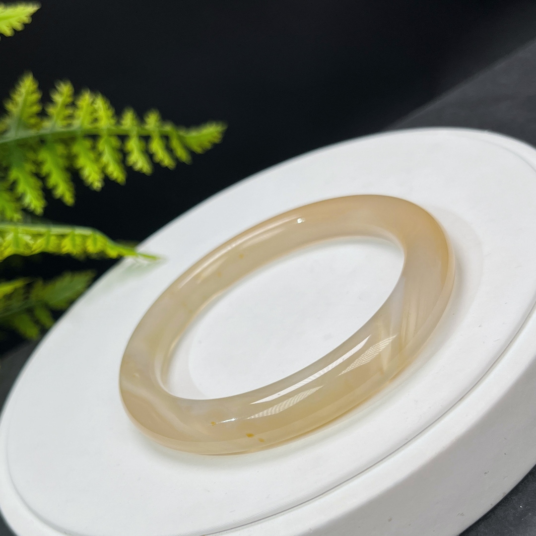 Exquisite Madagascar Light Honey Sugar Agate Bangle 58MM Icy ...