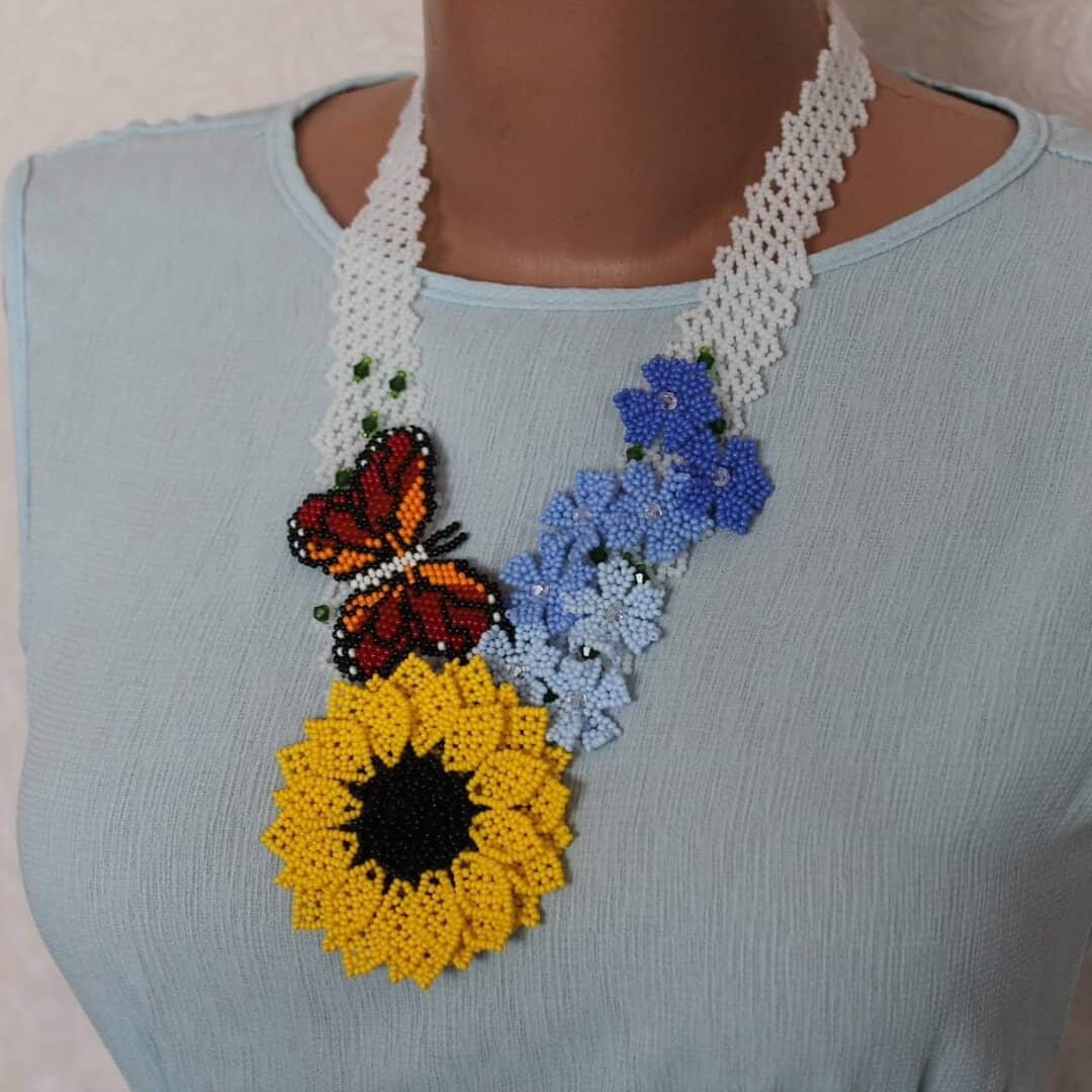 Flower Necklace. Necklace Flower Meadow. Necklace in the Huichol Style. Bright Beaded Decoration ...