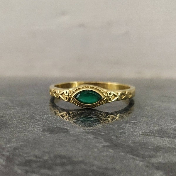 Green Stone Ring - Etsy