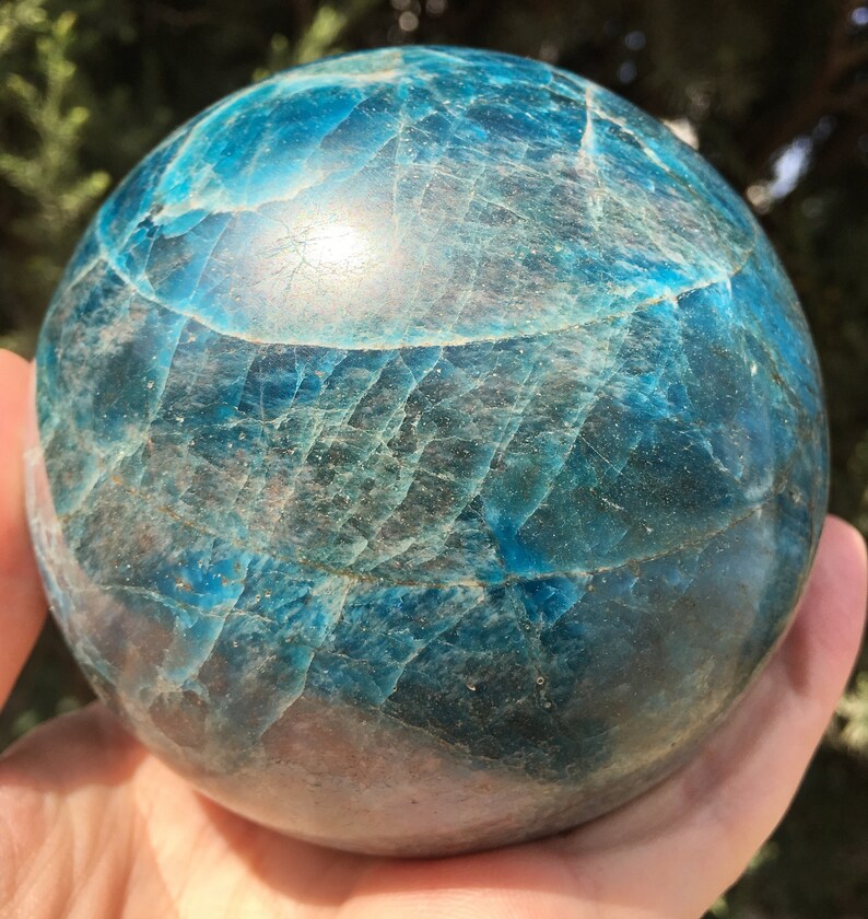 Natural Apatite Palm Stone Crystal Ball/palm Stones Sphere/ Healing ...