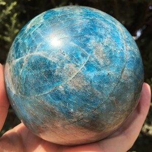 Natural Apatite Palm Stone Crystal Ball/palm Stones Sphere/ Healing ...