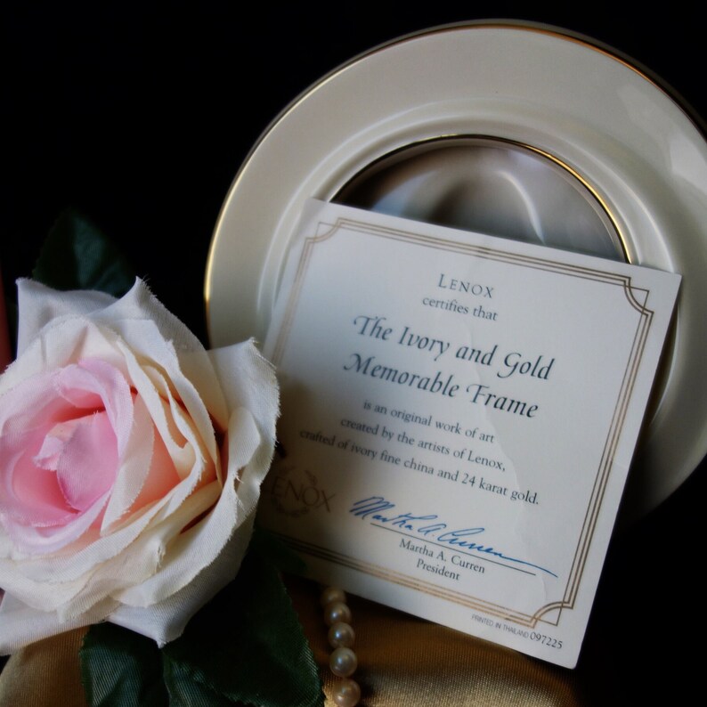 Lenox Round Porcelain Photo Frame 24K Gold Trim, Gift for Mom, Tabletop ...