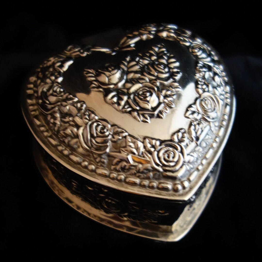 Heart-shaped Jewelry Box With Red Velvet Lining and Roses on Hinged Lid ...