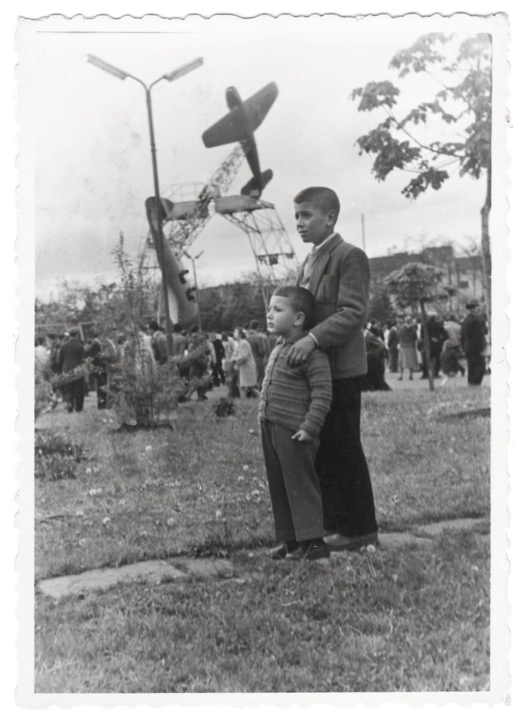 DAD, SON & AIRPLANE Fun Fair, Amusement Park, Little Boy Photo, Funny ...