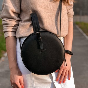 Structured Circle Crossbody Bag. Black Leather Round Bag - Etsy