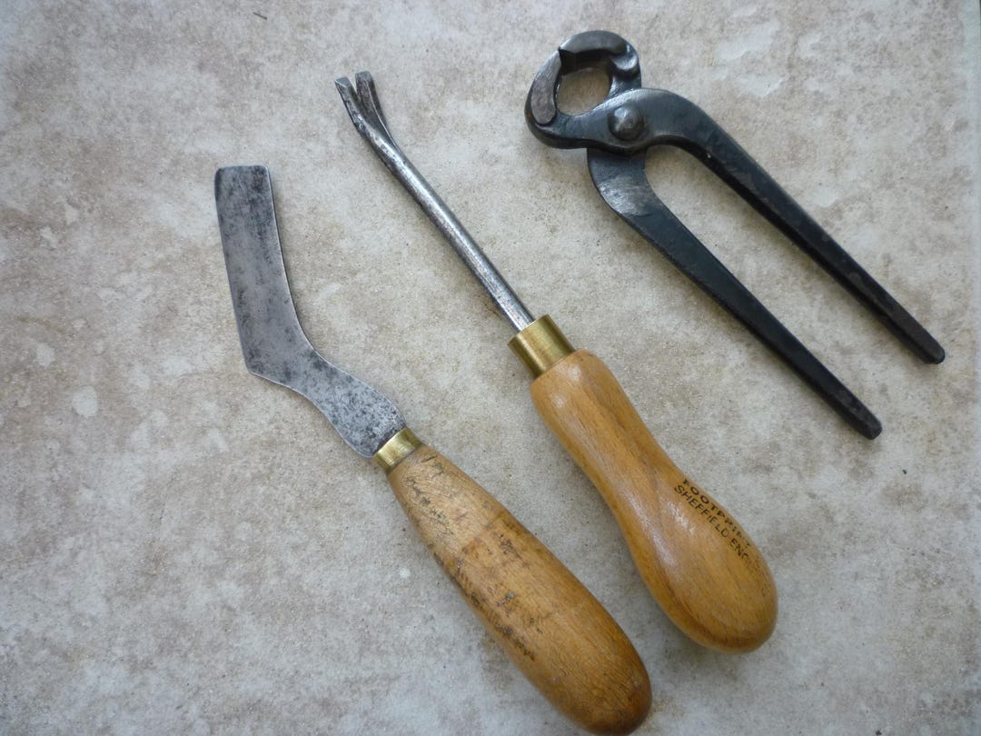 Vintage Cobblers / Shoemakers Leathercrafting Tools, Dog Leg Clicker Cutter, Pliers and Nail ...