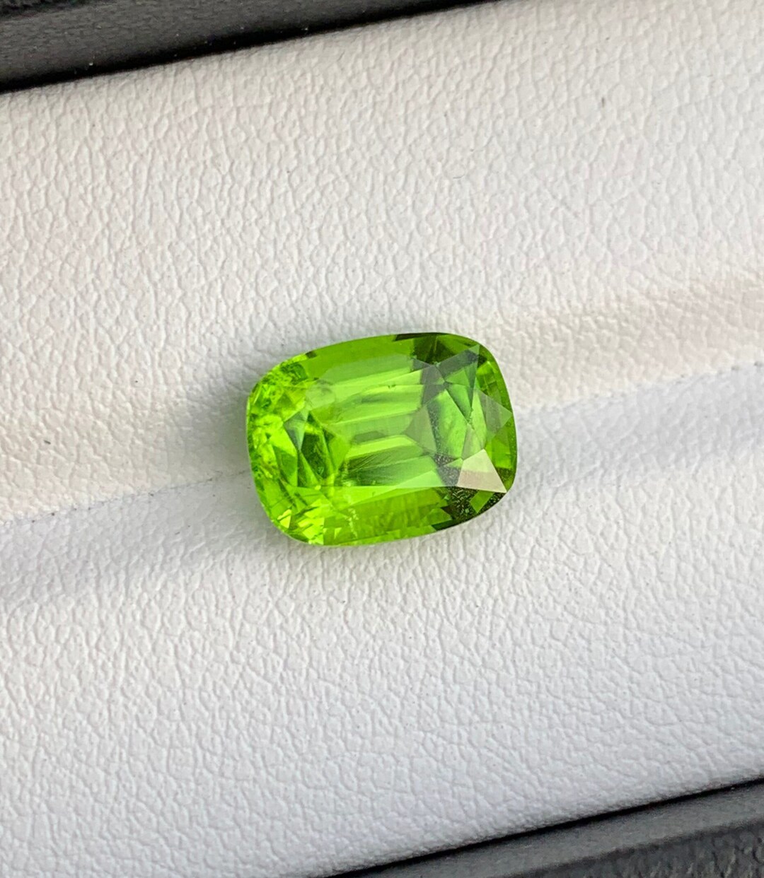 Natural Peridot Loose Gemstone, Fine Clarity, Facetd Cushion Cut ...