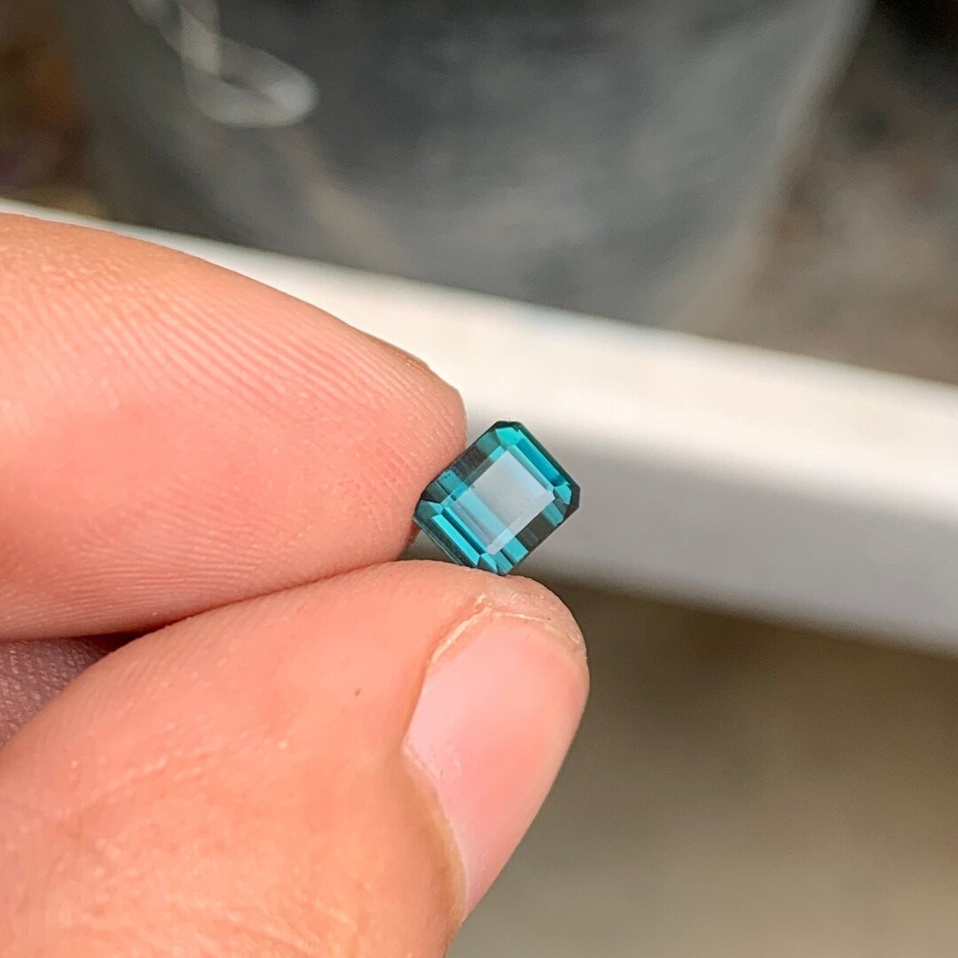 Pietra preziosa di tormalina blu inchiostro naturale, 1,10 carati ...