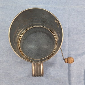 Vintage Bromwell 5 Cup Sifter With Brown Wooden Knob - Etsy