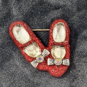 Wizard of Oz, Ruby Red Slippers Brooch From 1997, in Good Condition ...