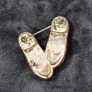 Wizard of Oz, Ruby Red Slippers Brooch From 1997, in Good Condition ...