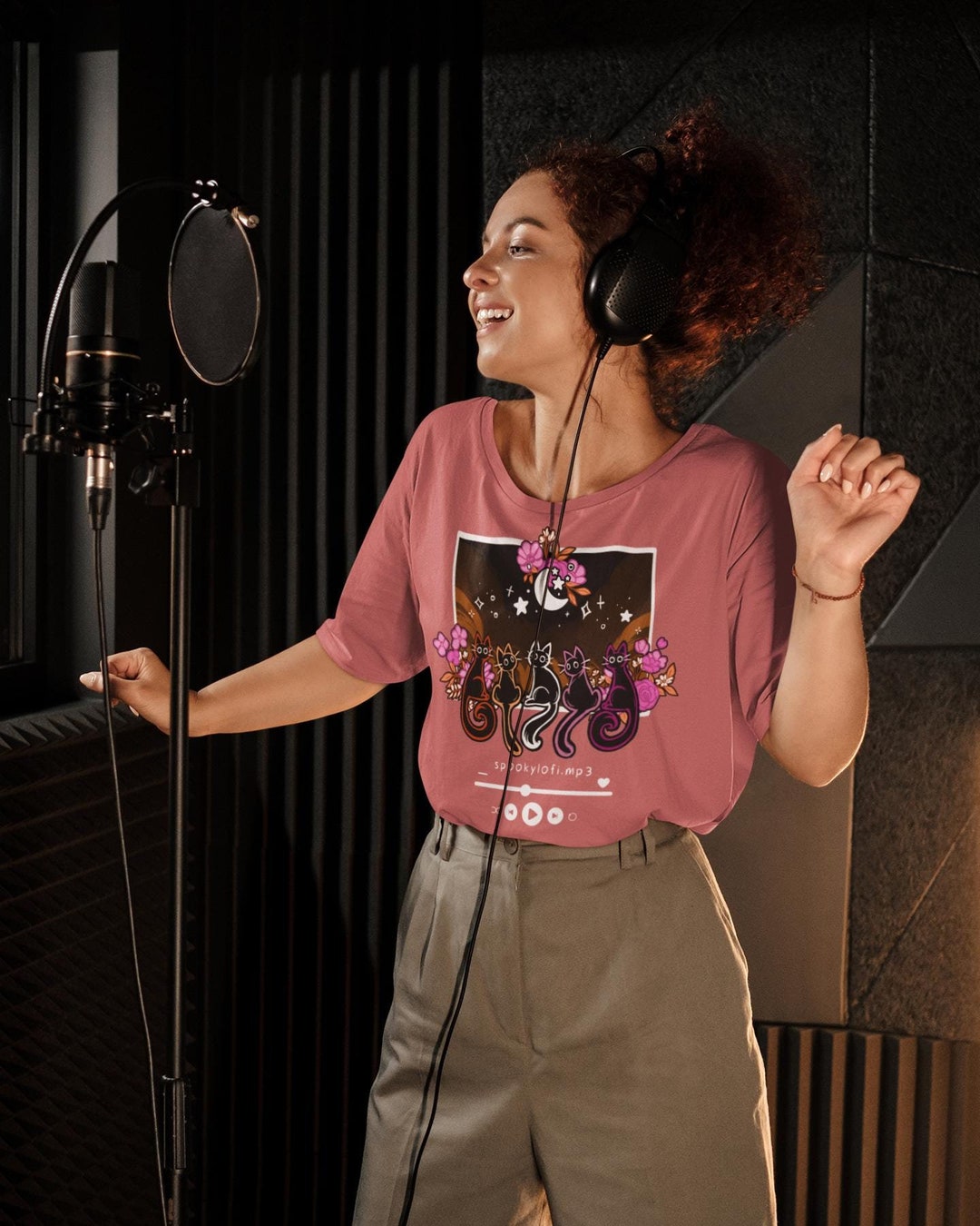 Lesbian Subtle Pride Cat T-shirt | Lesbian Pride, Cute WLW Clothes ...