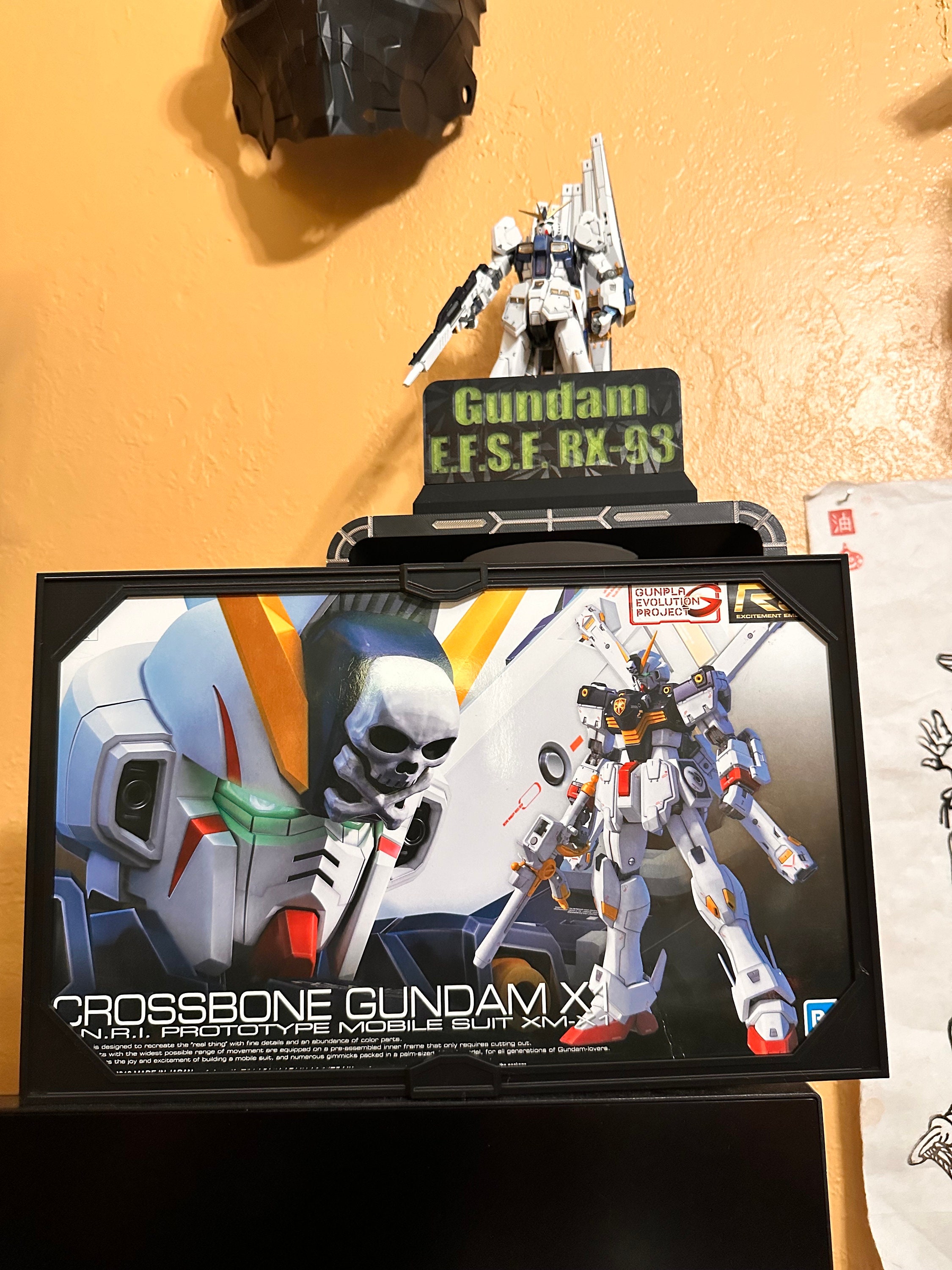 Gundam Model or Any Model Box Display Kit. Corner Clips for Displaying ...