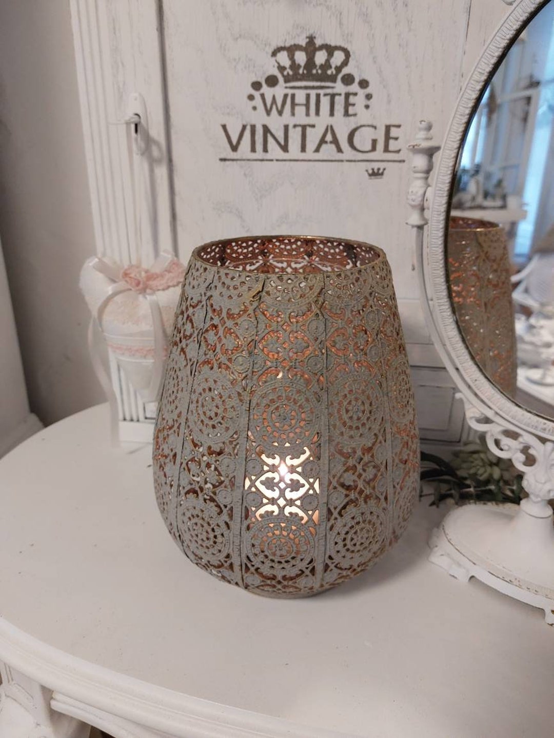 Großes bauchiges Windlicht mit Glaseinsatz in grau gold gekalkt ...