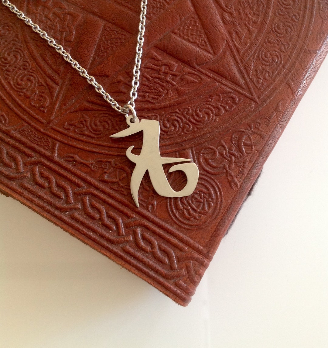 Shadowhunters Love Rune Charm Collar - Etsy España