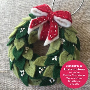 Petite Christmas Decorations No.2 Mistletoe Wreath. Pattern and ...