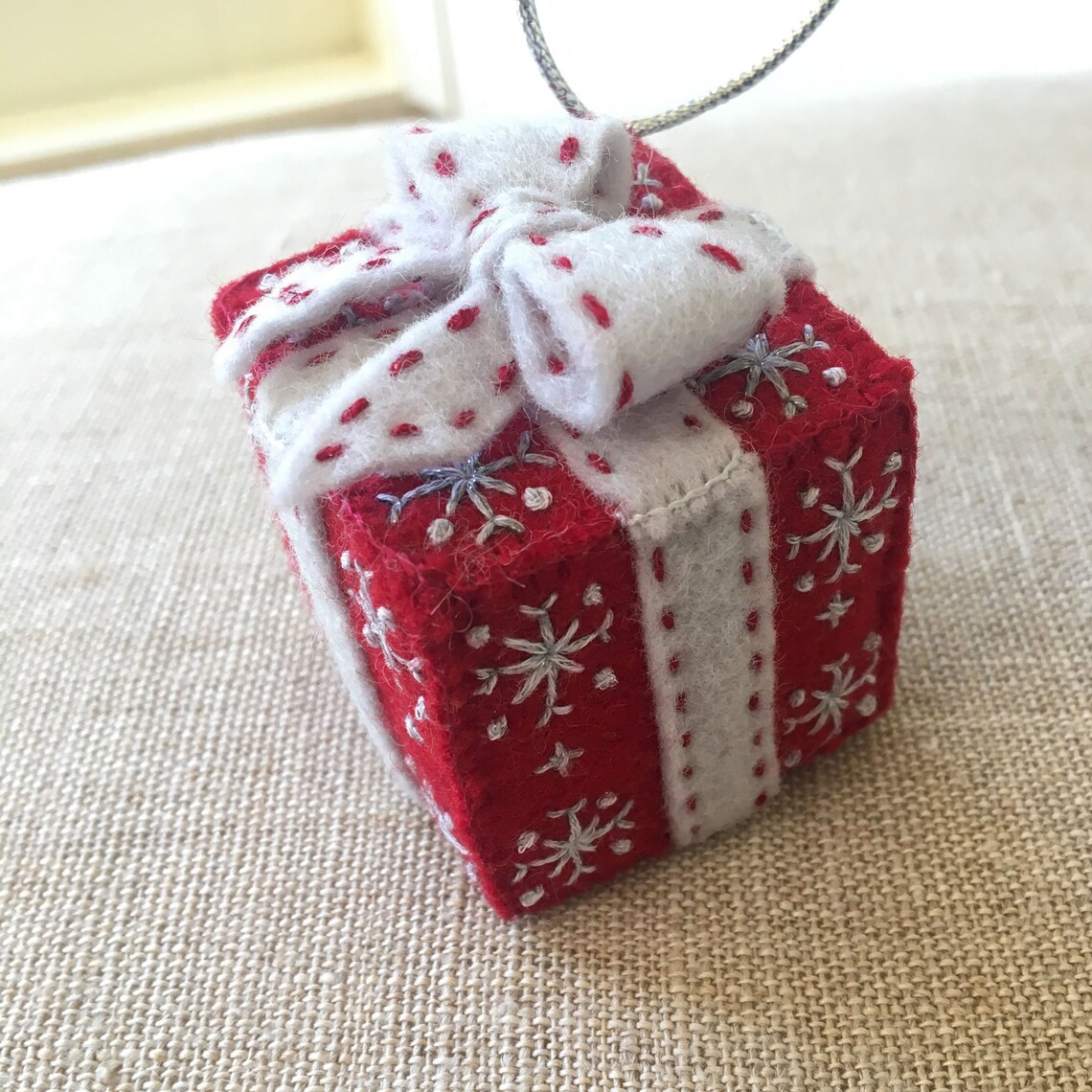 Petite Christmas Decorations No.3 Christmas Present. Pattern and ...