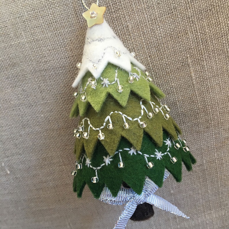 Petite Christmas Decorations No.11 Tiny Tree. Pattern and Instructions ...