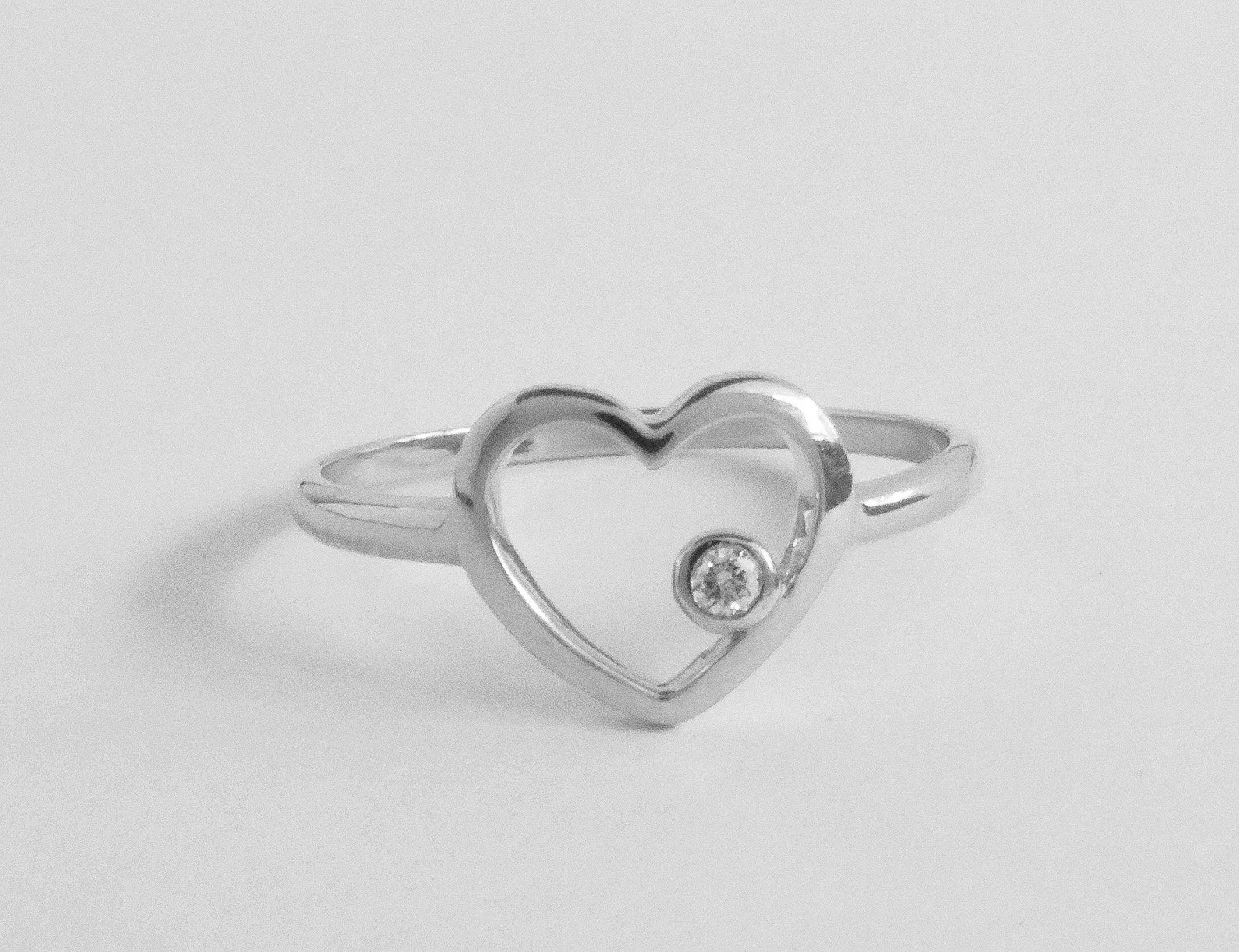 Diamond Heart Ring / Diamond Solitaire in Heart Engagement - Etsy