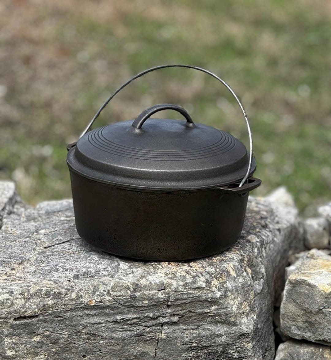Vintage 1920s to 1940s Wagner Ware Cast Iron #8 Dutch Oven, Drip Drop ...