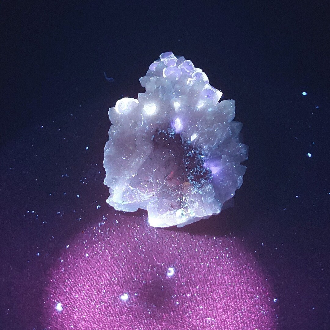 UV Reactive Alien Eye Fluorite 011 UV Reactive Fluorite, Purple UV ...