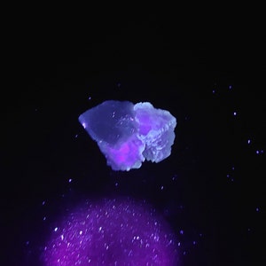 UV Reactive Alien Eye Fluorite 013 UV Reactive Fluorite, Purple UV ...
