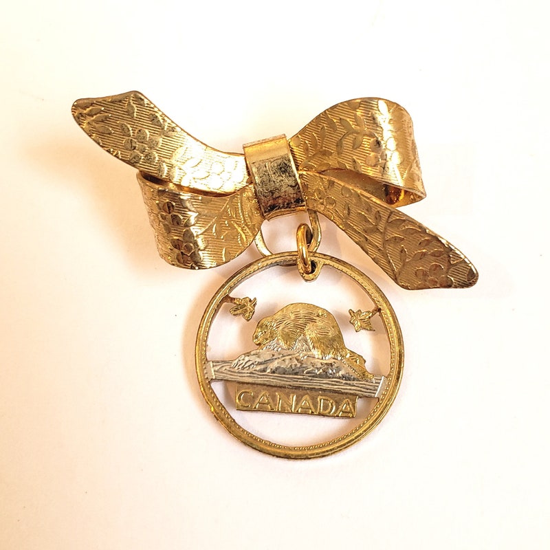 Beaver Brooch - Etsy